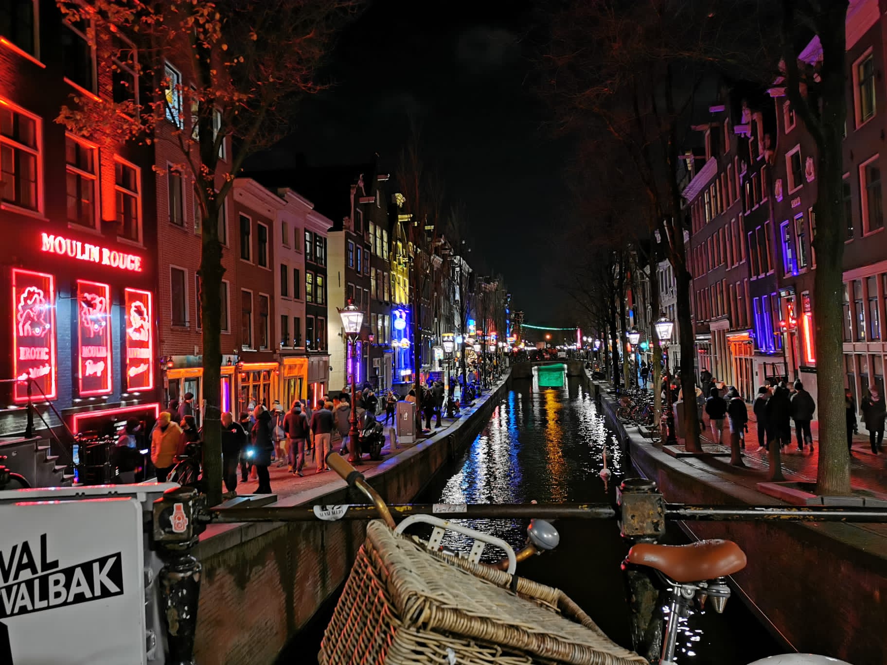 Barrio Rojo en Ámsterdam: luces rojas y... ¡acción! - El Viajero Experto